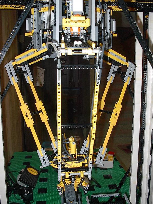 Someone Made A Flexpicker Out of Legos – Video