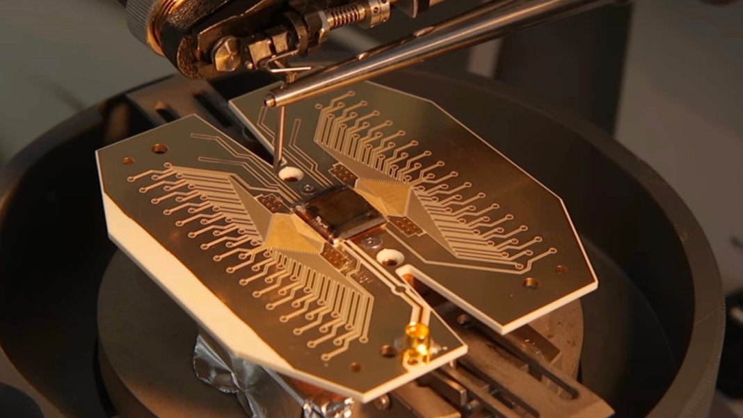 Physicists Unveil Blueprint for a Quantum Computer the Size of a Soccer ...