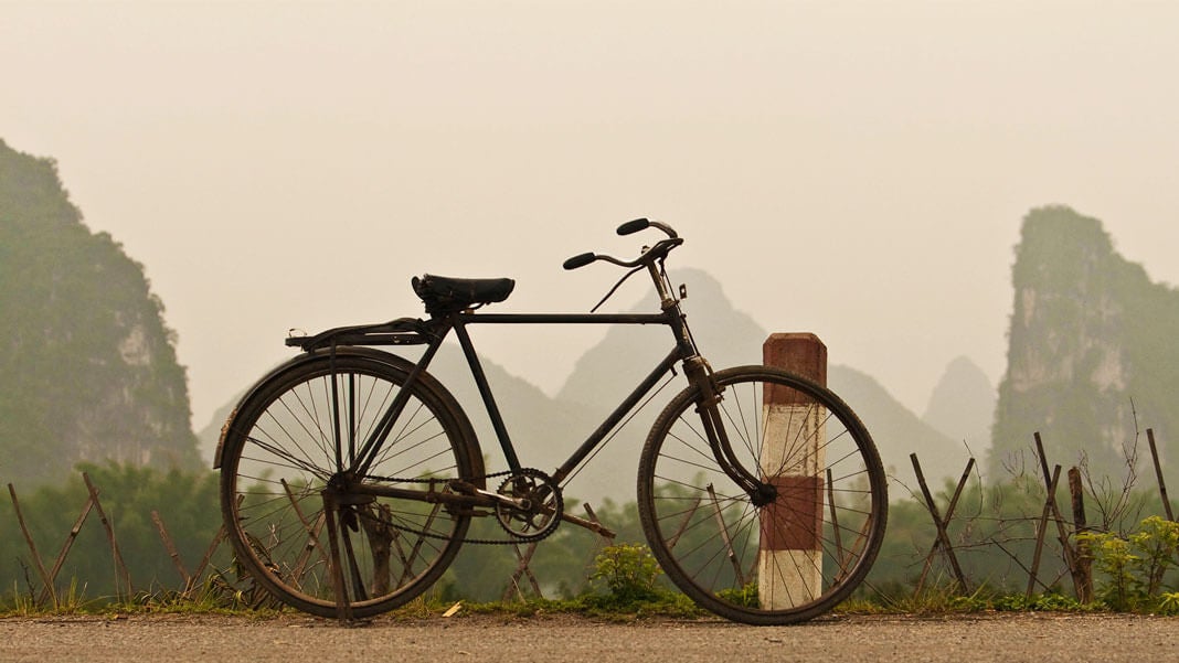 Watch China’s New Hybrid AI Chip Power an Autonomous Bike