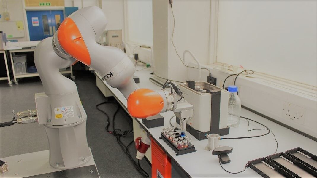 This Robotic Chemist Does Over 600 Experiments a Week and Learns From Its Own Work