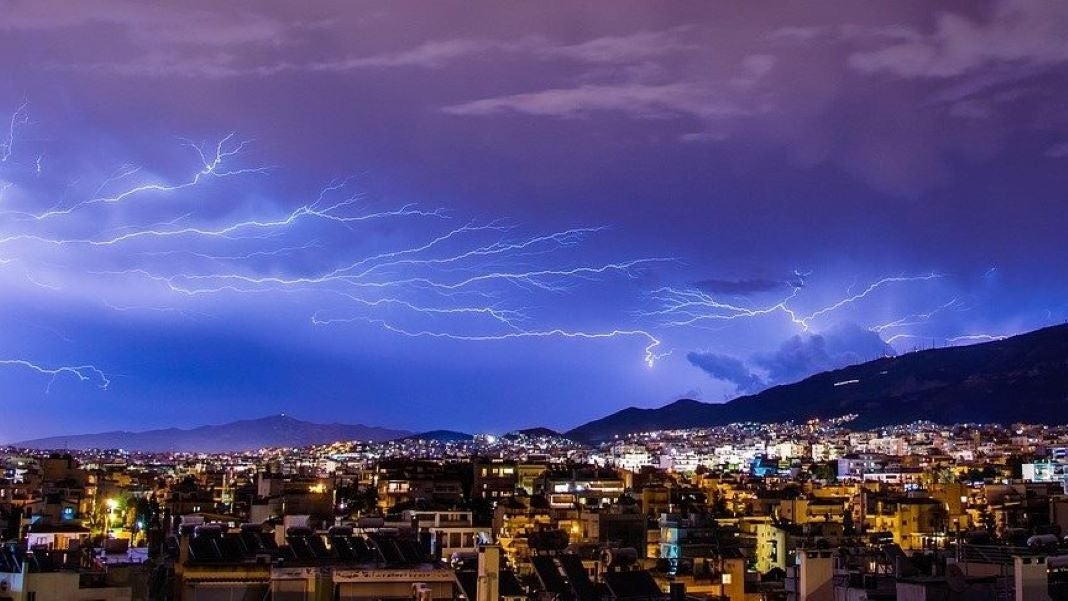 Origin of Life: Lightning Strikes May Have Provided Missing Ingredient ...
