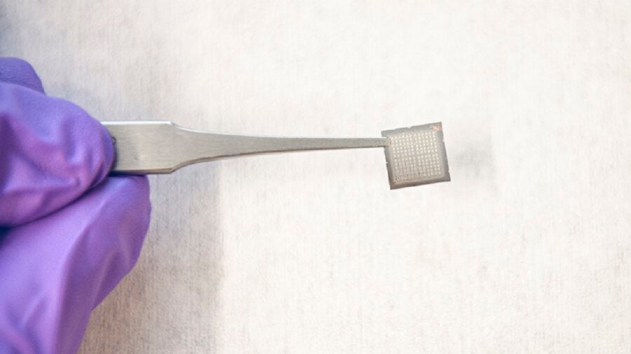 New Chip Rewires Itself Like the Brain to Help AI Learn Continuously