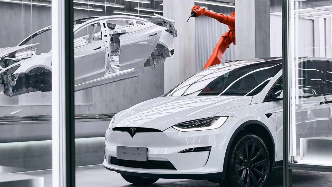 New Tesla Concept Store Shows How Its Electric Cars Are Built in 45 Seconds