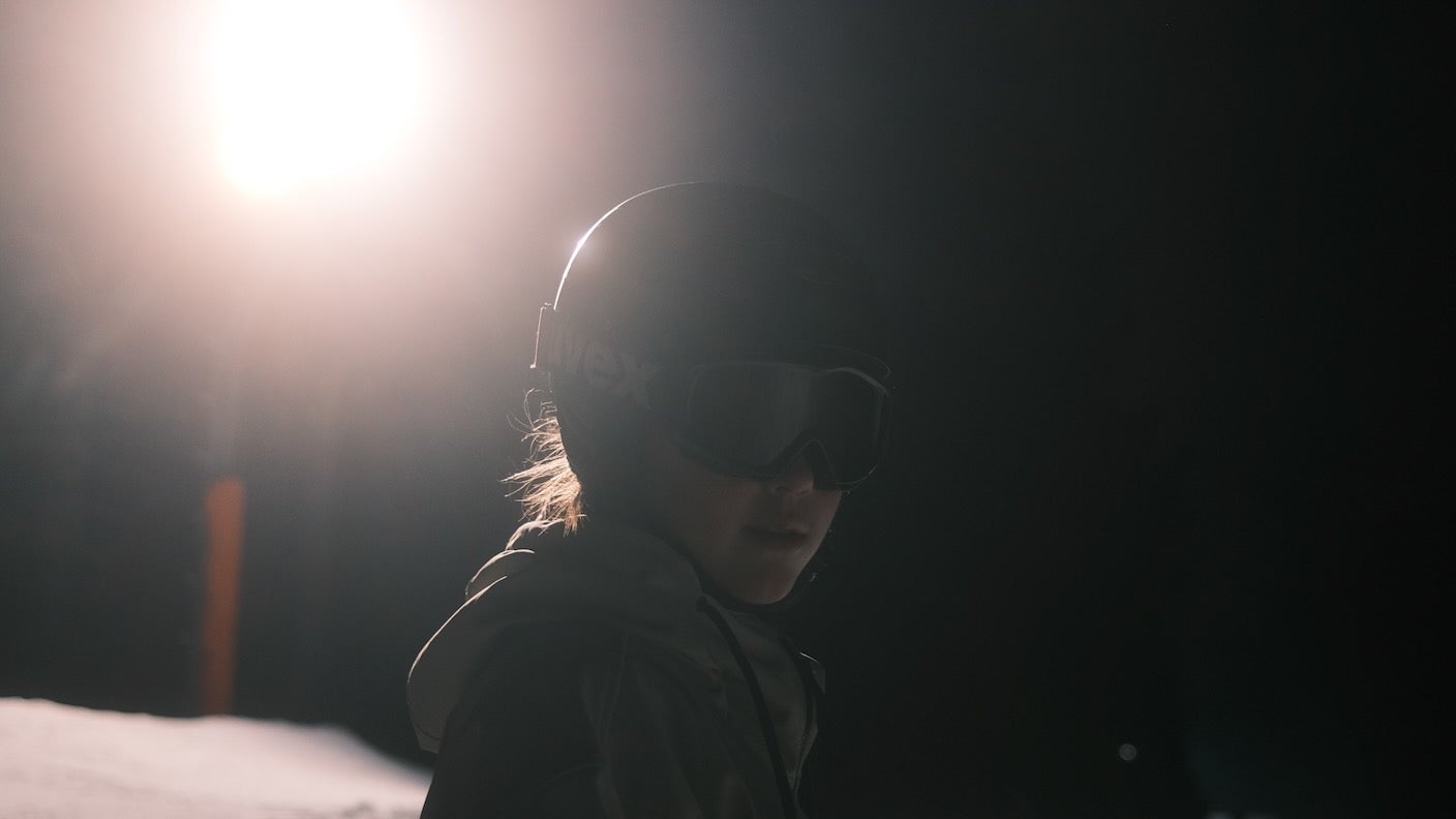 Solar-Powered ‘Smart’ Clothing Could Rapidly Heat or Cool Your Body